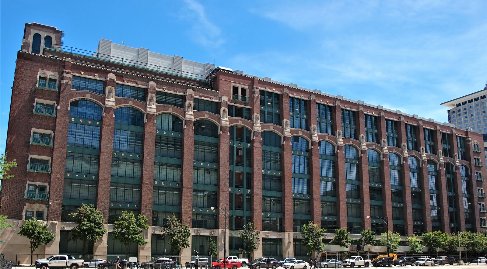 بزرگ‌ترین دیتاسنترهای جهان؛ ۱۰ مرکز داده بزرگ که باید بشناسید - فناوران ...